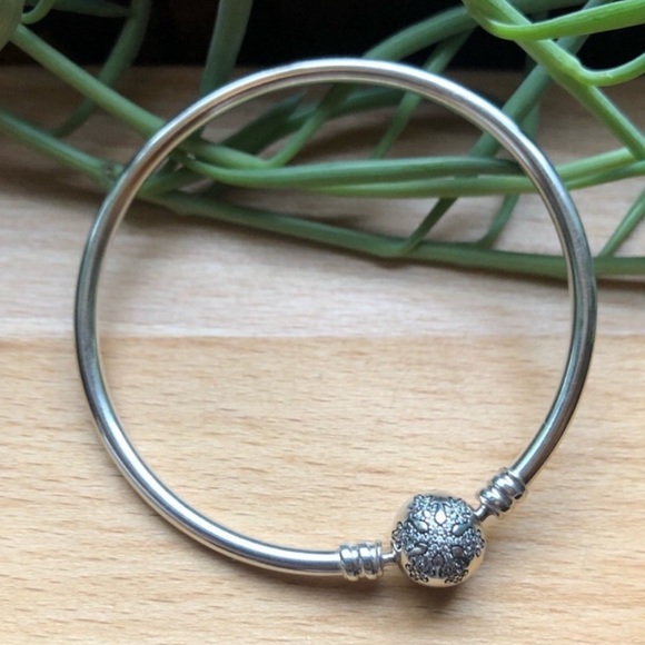 Pandora | Jewelry | Pandora Limited Edition Unique As You Are Snowflake ...